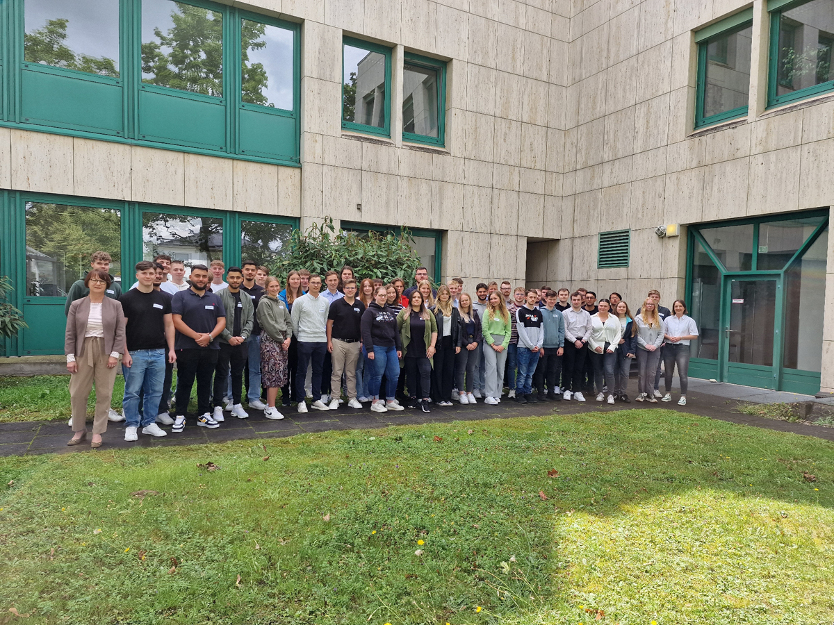 52 Auszubildende starten bei Symrise - Symrise